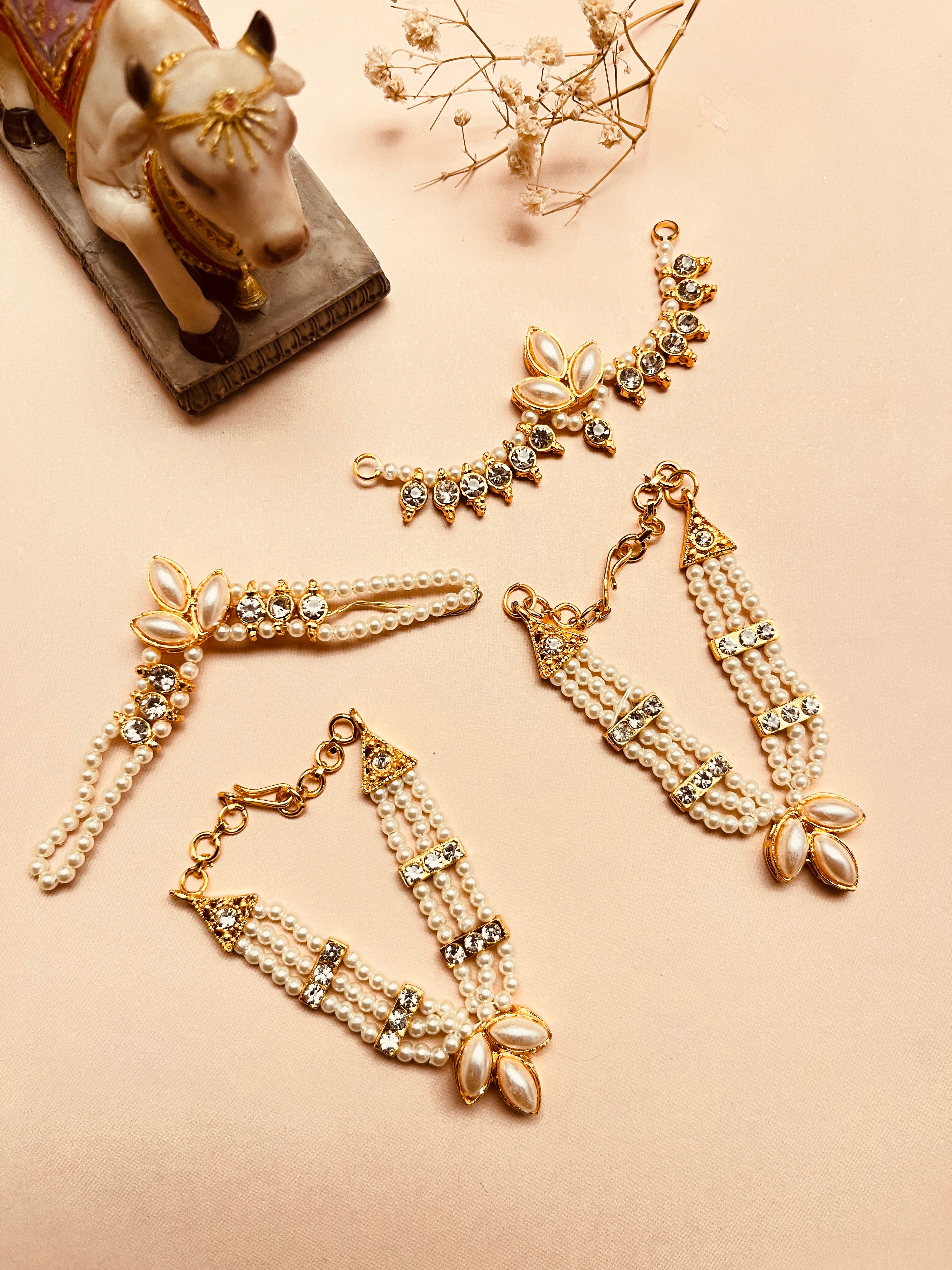 Mukut – Krishnsakhi